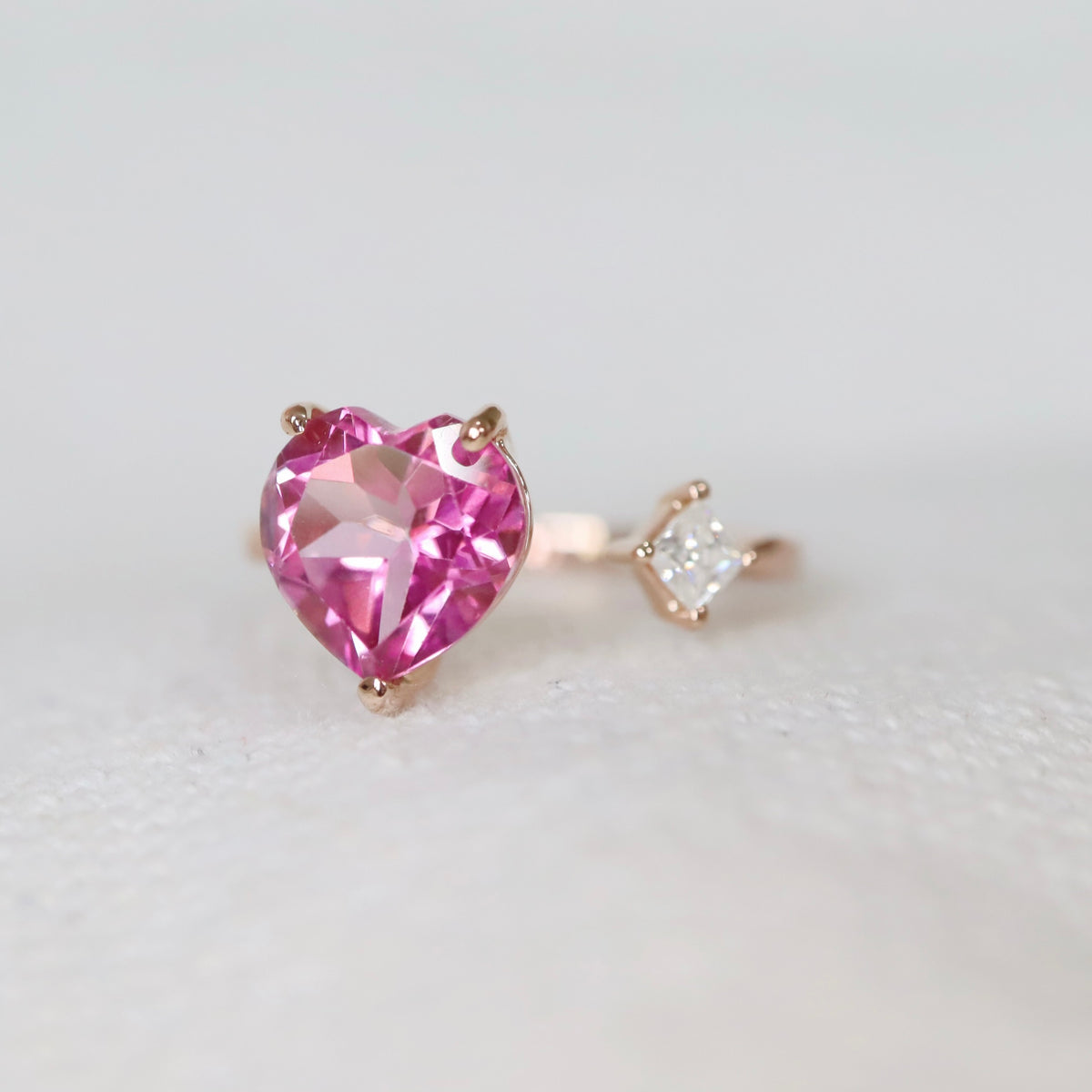 Heartbreak Ring – Little White Pouch